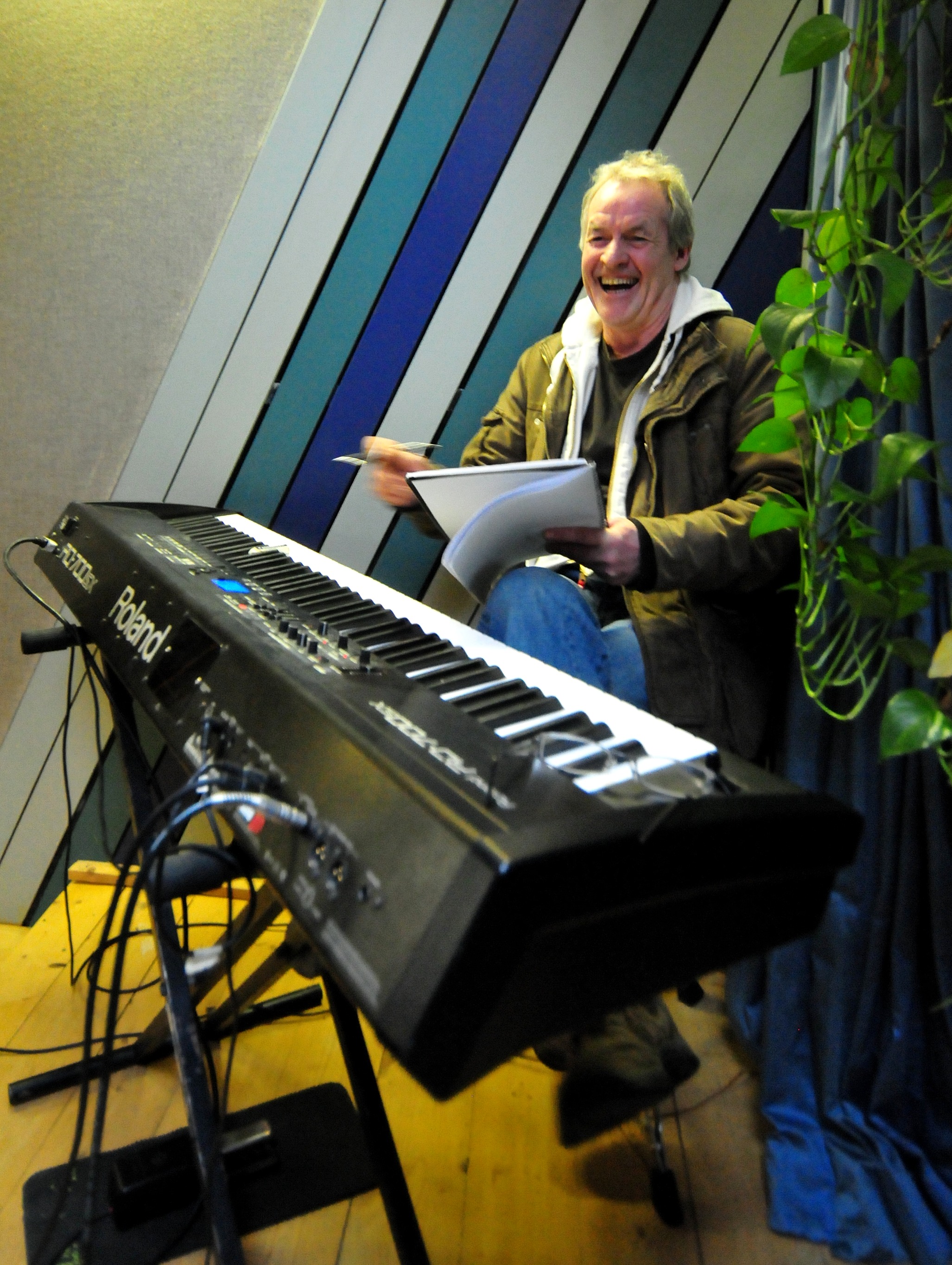 Foss Paterson in the Studio - 'Waverley Steps' teaser - FISH